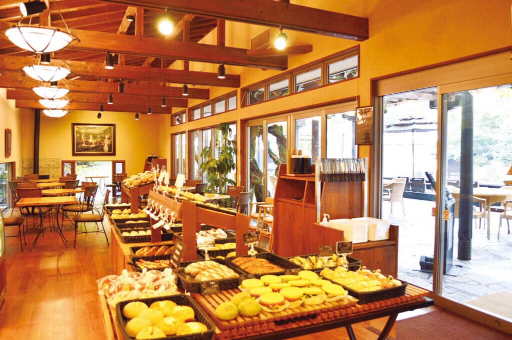 Bakery & Table Tofuya | Scenic Footbath Bakery Café in Izu
